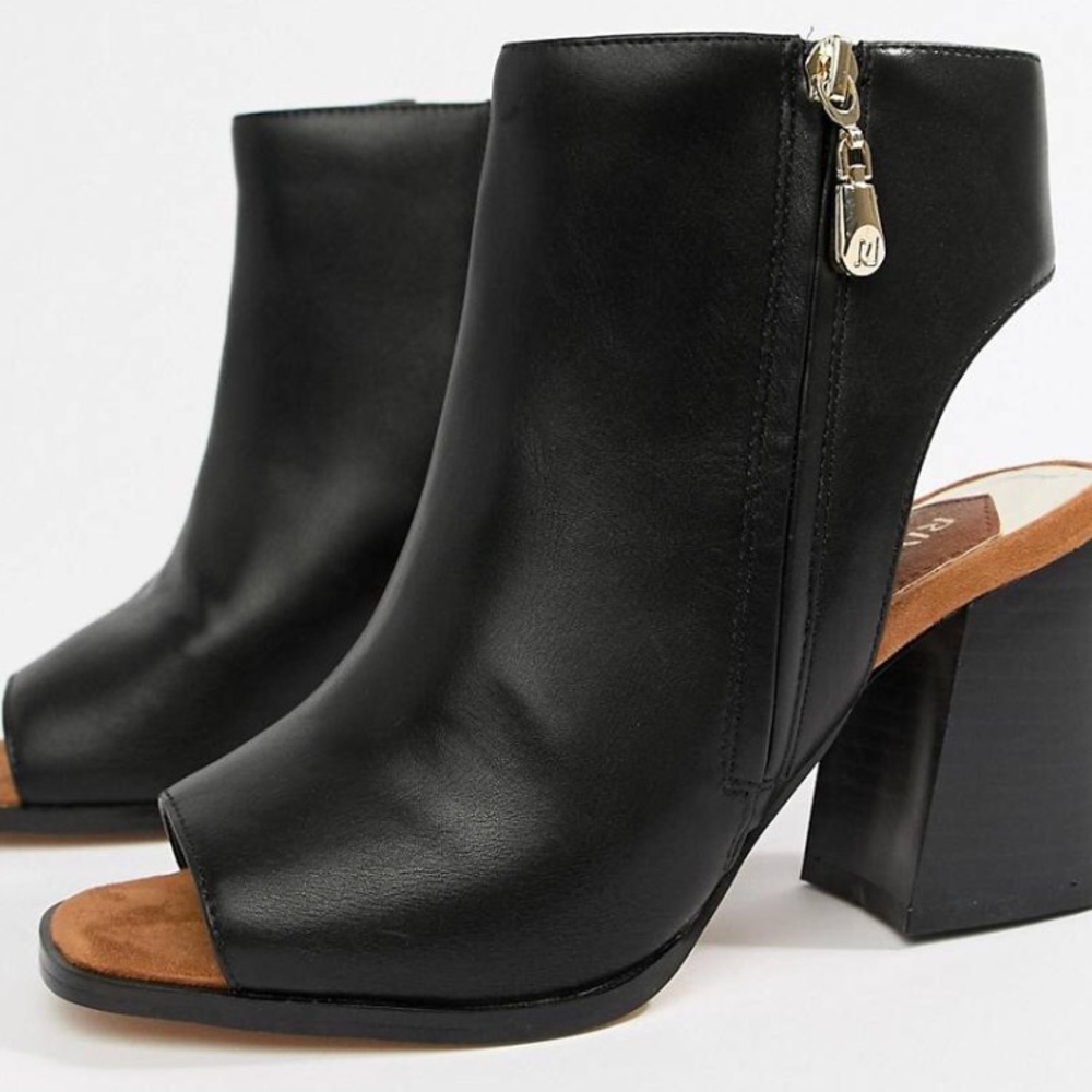 Wide Block Heel Shoe Boots In Black - Gem